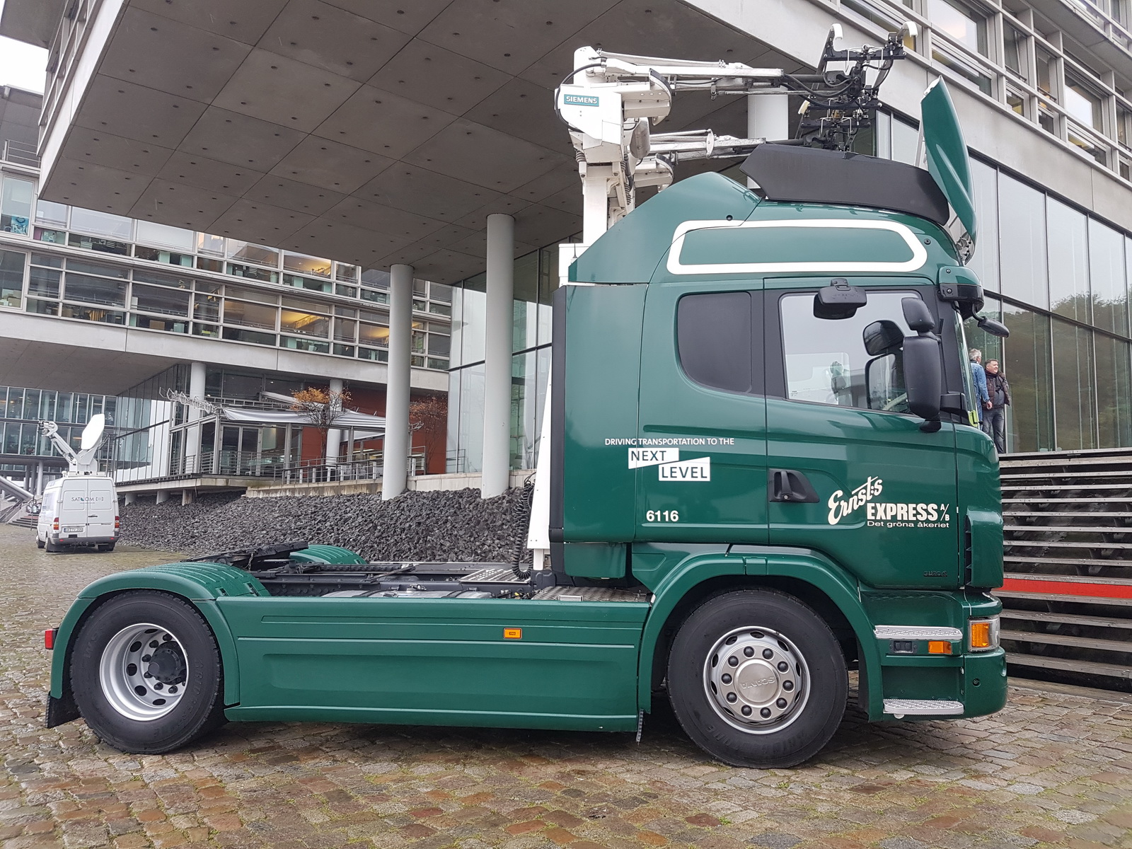 scania-g360-e-road-hybrid-6 - Gadget Zone