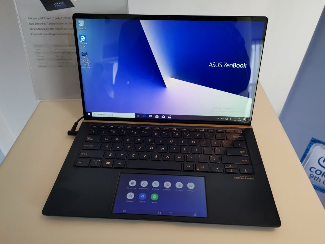 ASUS a prezentat la Bucureşti laptopul cu margini din aur, acoperit cu ...